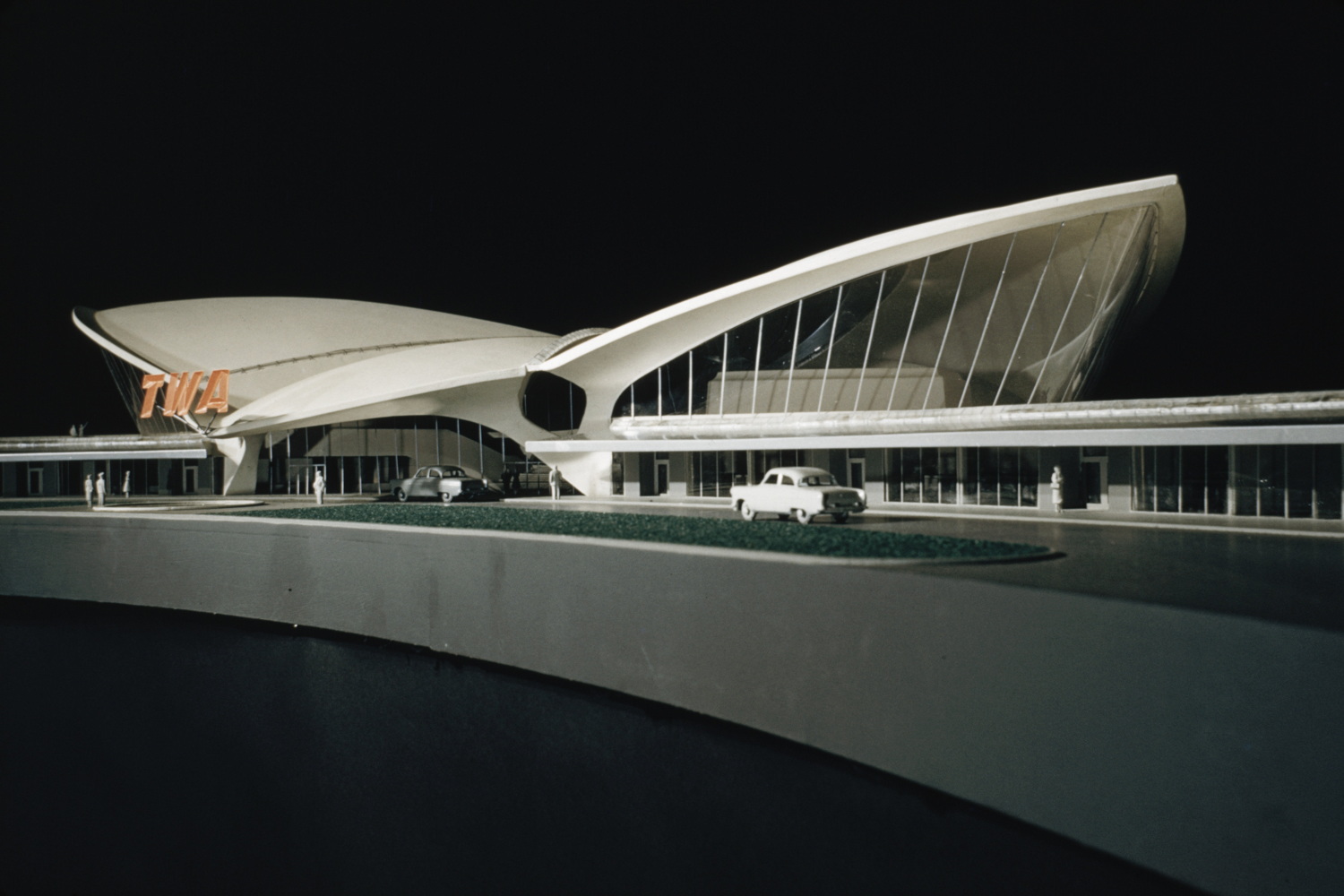 TWA Flight Center, Eero Saarinen & Associates - ATLAS OF PLACES