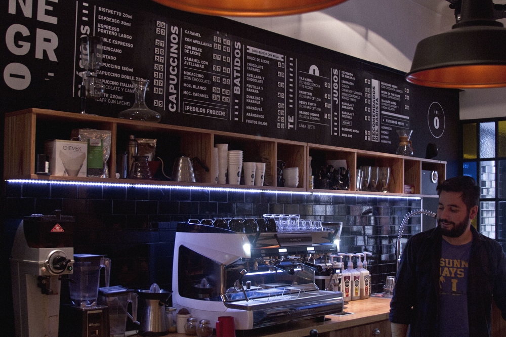 Negro - Cueva de café - Jimena Zeitune