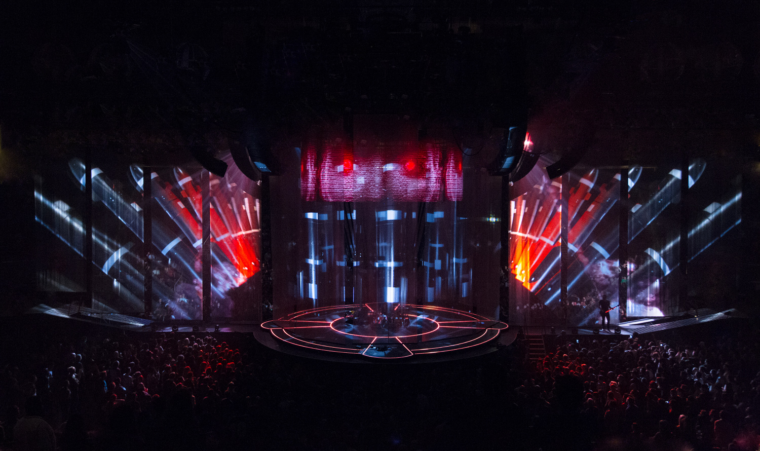 MUSE • DRONES TOUR - Aude Guivarc'h New Media Artist Multimedia Director