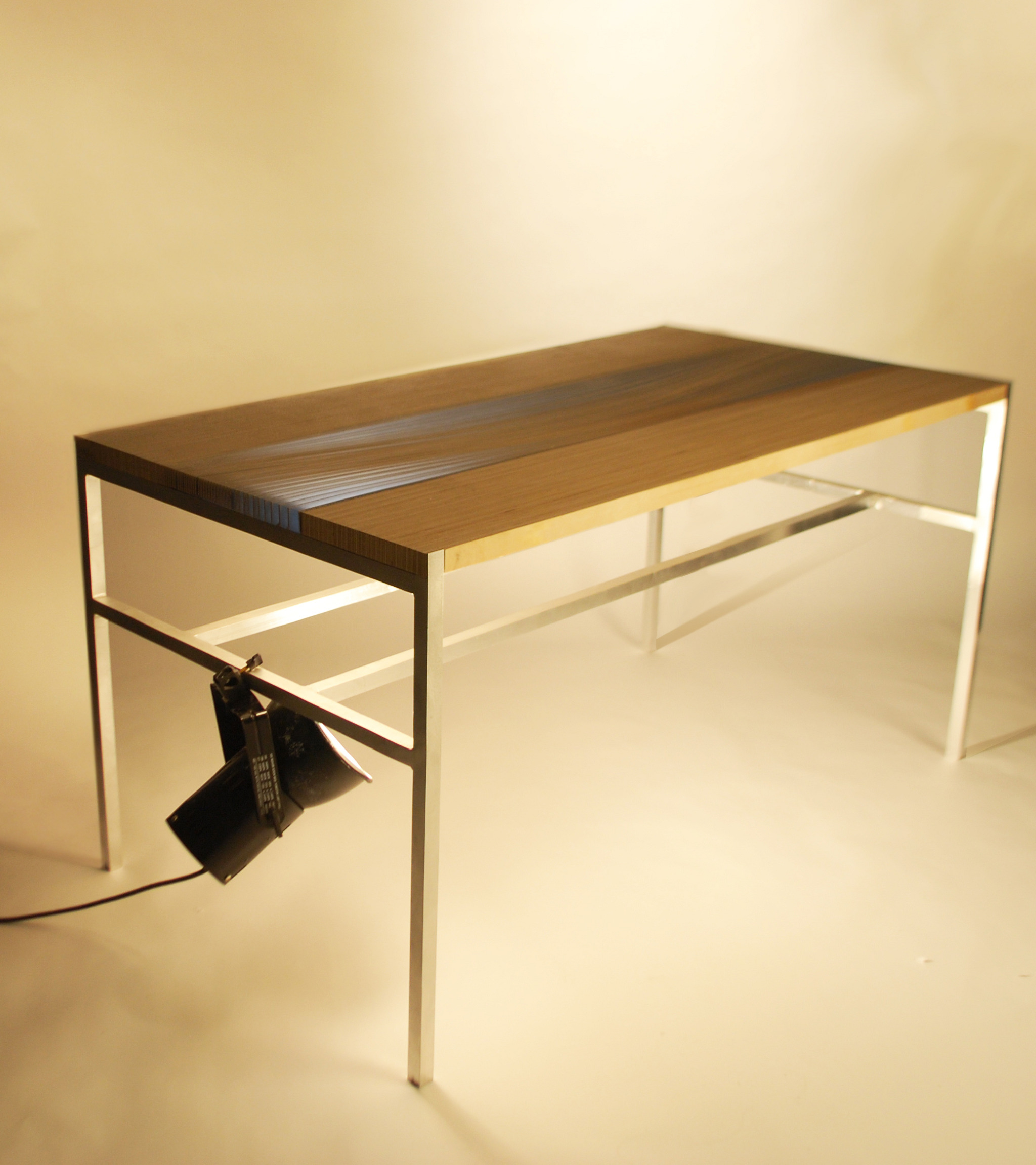 Ply_plastic Table - hybrid-materiality