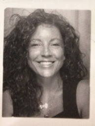 Contact - Kelly McCabe | Fashion Editor | Stylist