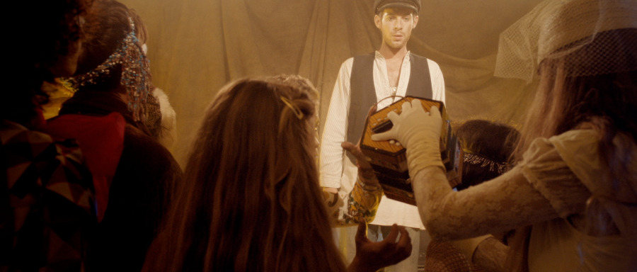 Crystal Fighters / Champion Sound (Dir.) - B + L