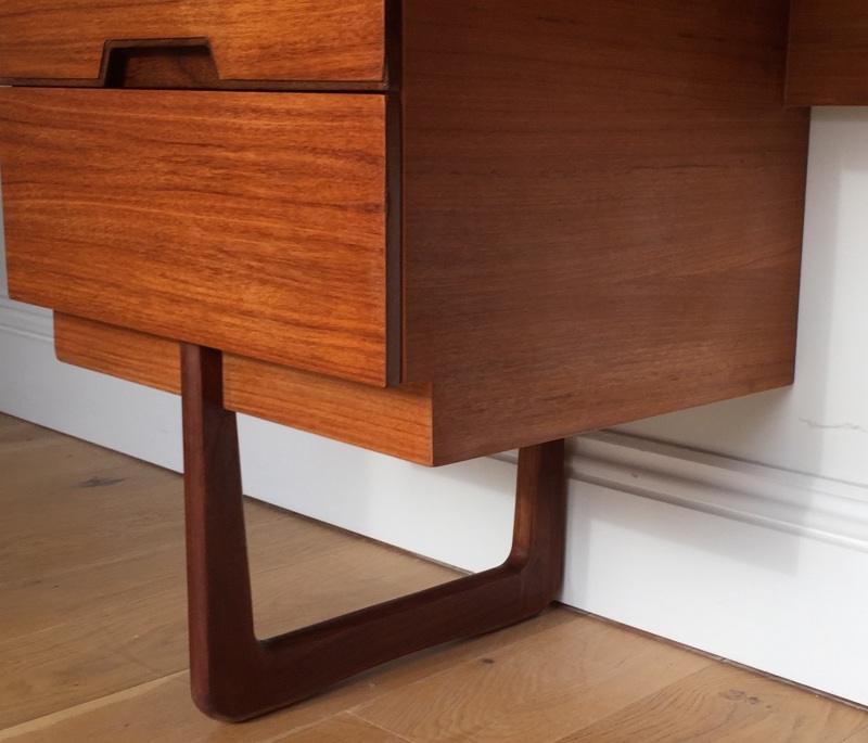 UNIFLEX DESK/DRESSING TABLE - ThatWasThen