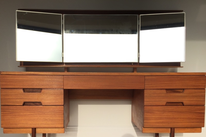 UNIFLEX DESK/DRESSING TABLE - ThatWasThen