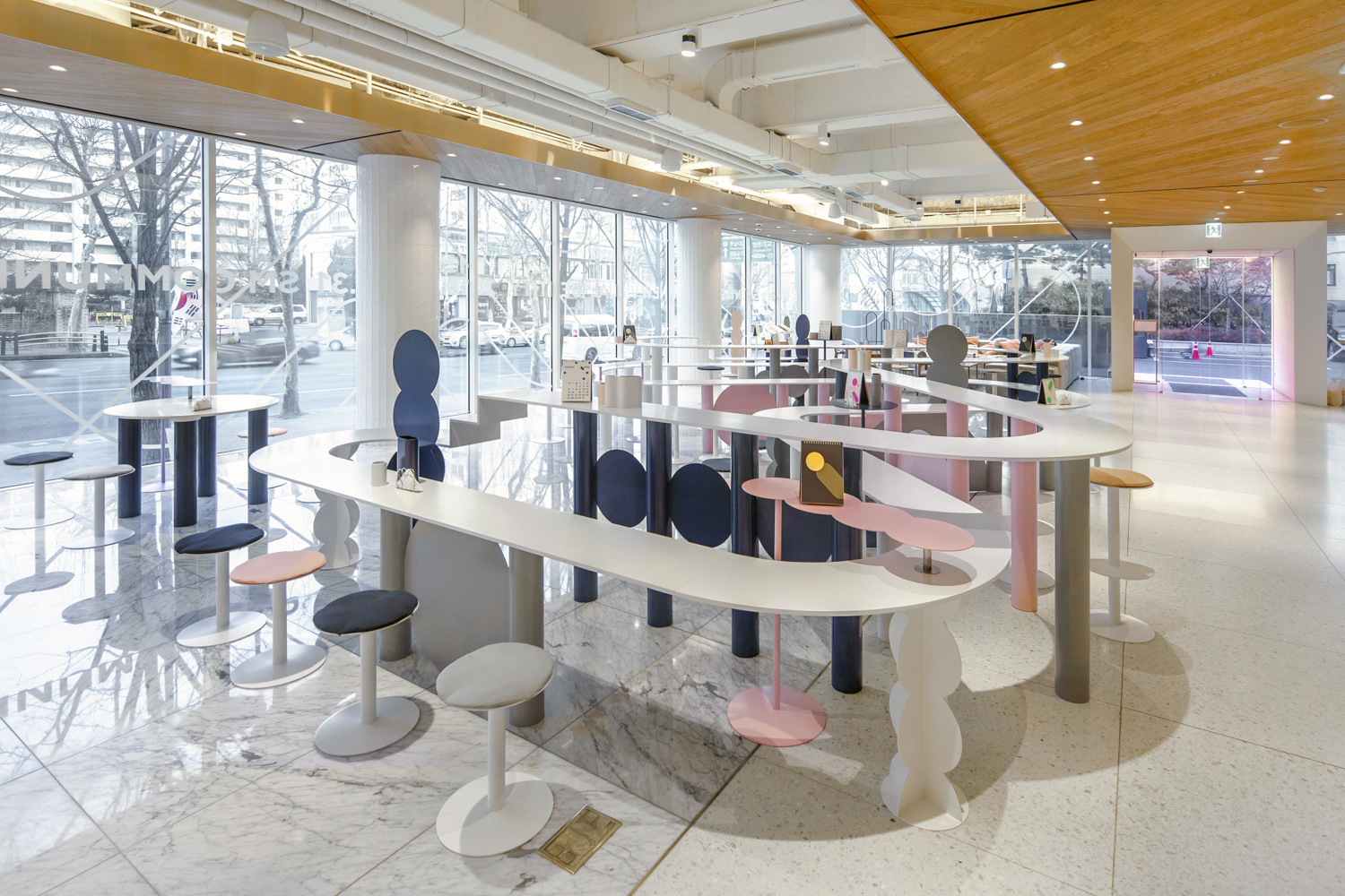 SM ENTERTAINMENT NEW VISUAL IDENTITY EXHIBITION PROJECT: SM Makes !t - COM