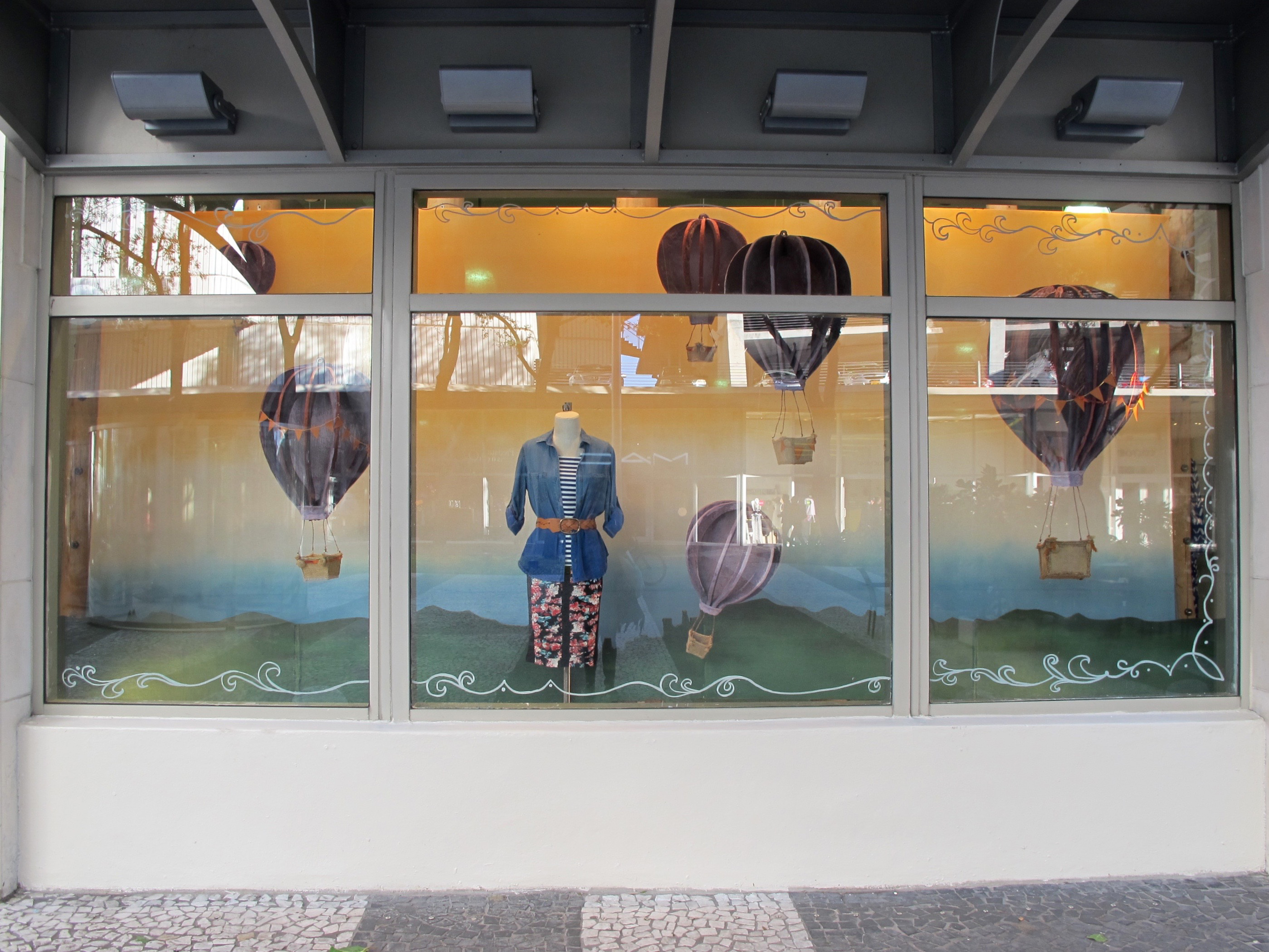 Balloon Window for Anthropologie - Reed van Bee Display & Visuals
