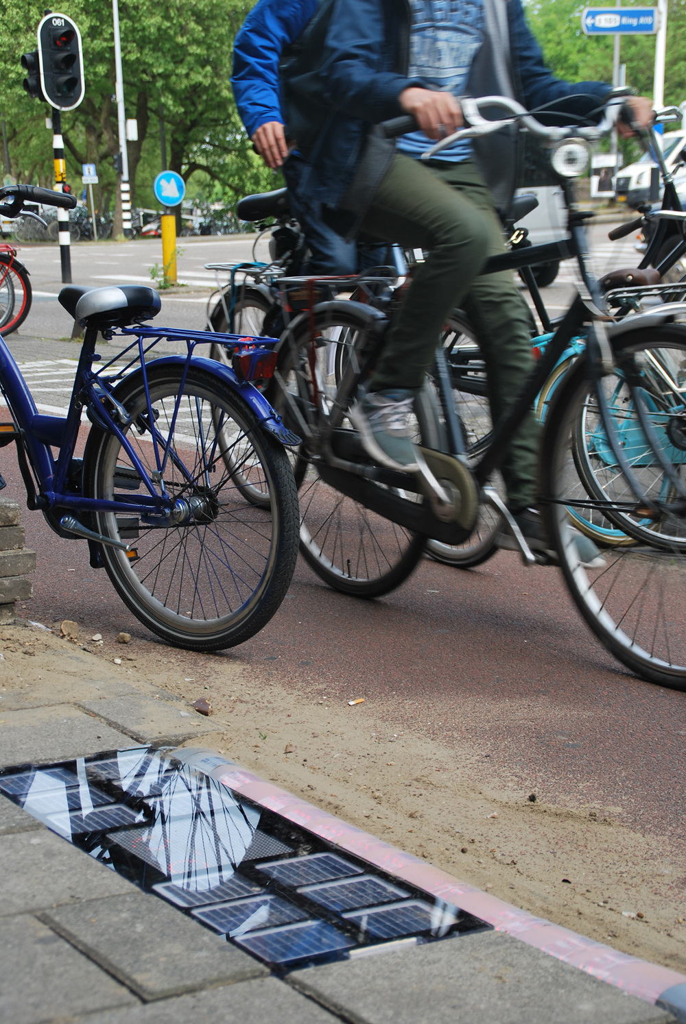 Interactive Street Tile - Citizen Data Lab