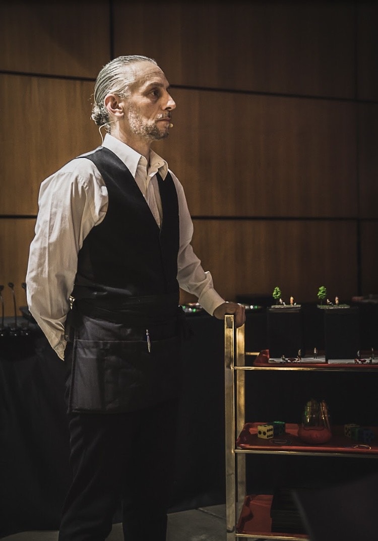 TEATRO - James Turpin