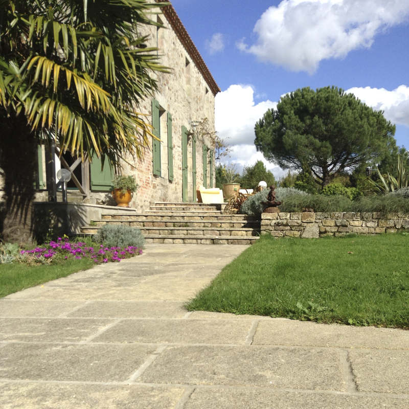 Terrasse et muret d'ornement - pierre-et-paysage