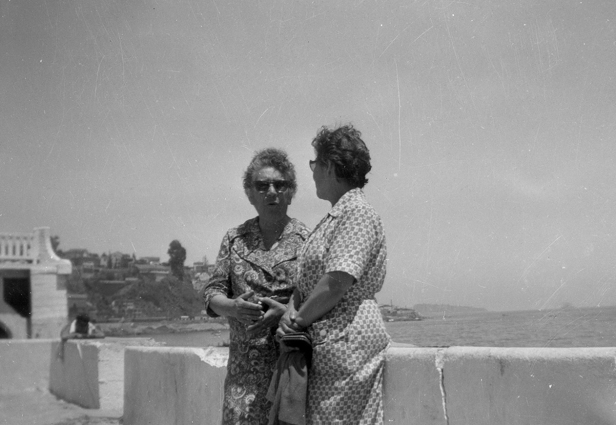 YO, VERA. Arqueología de un álbum de familia. - vera-solari