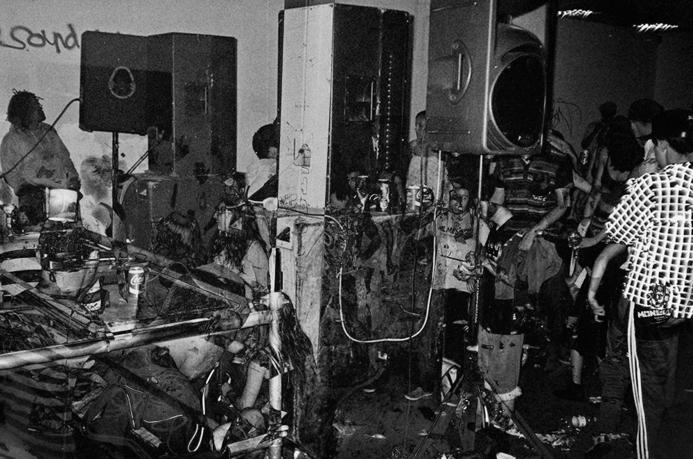 Scumtek '15 (illegal squat rave). - Amerizm