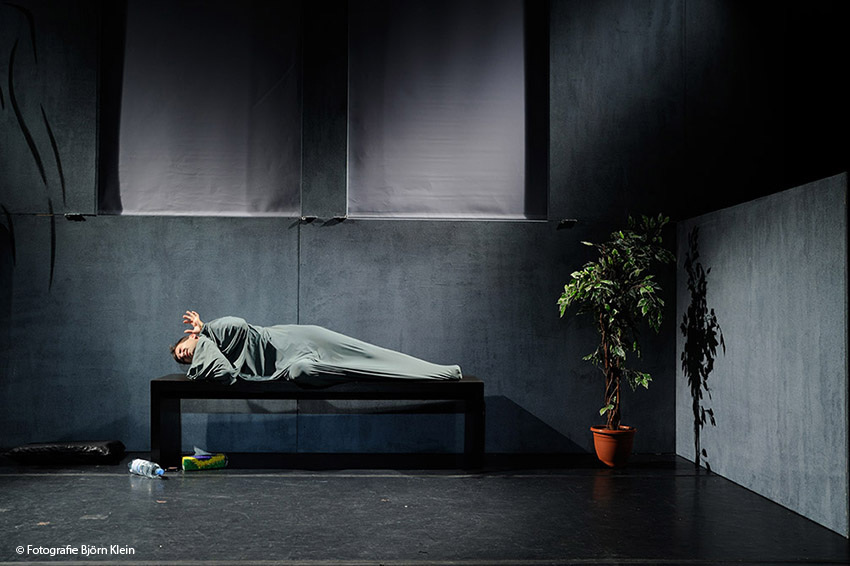 Die Verwandlung - Jenny Wolf Bühnen- und Kostümbildnerin