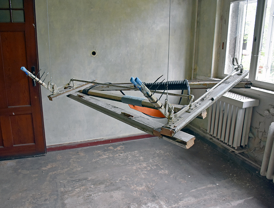 UNPRACTICAL PAINTING DEVICES - Daan Botlek