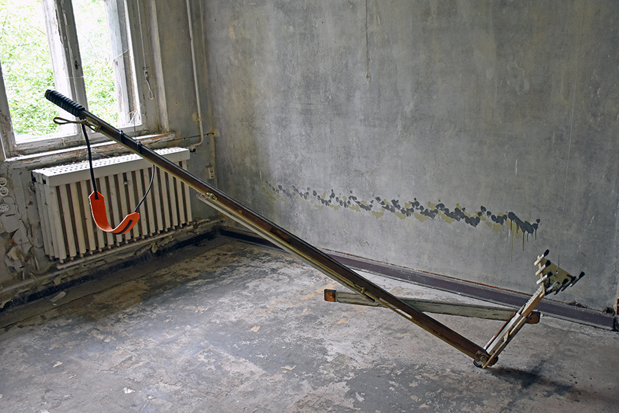 UNPRACTICAL PAINTING DEVICES - Daan Botlek