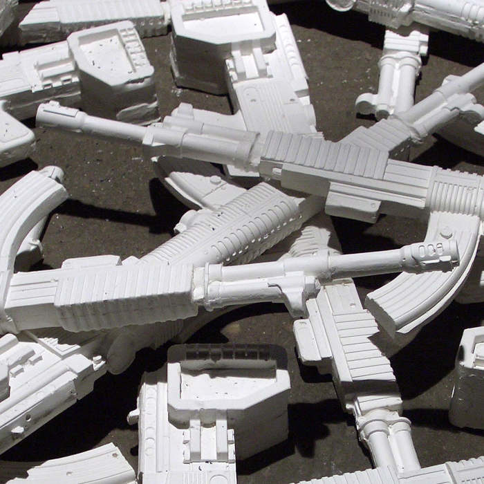 Armas Brancas / White Weapons - Gabriela Vaz-Pinheiro