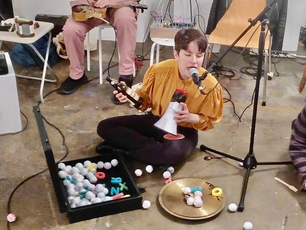 TEXTUAL IMPROVISATION - Iris Colomb