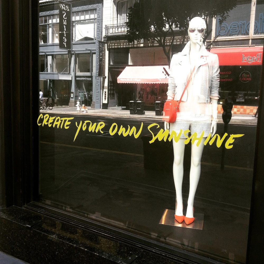 Writer Stephanie Simons - Stephanie Simons