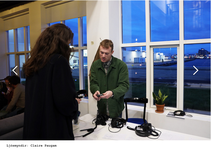 "Muffled" hljóð úr sjónvarpi á bakvið luktar dyr - thorannabjornsdottir.com