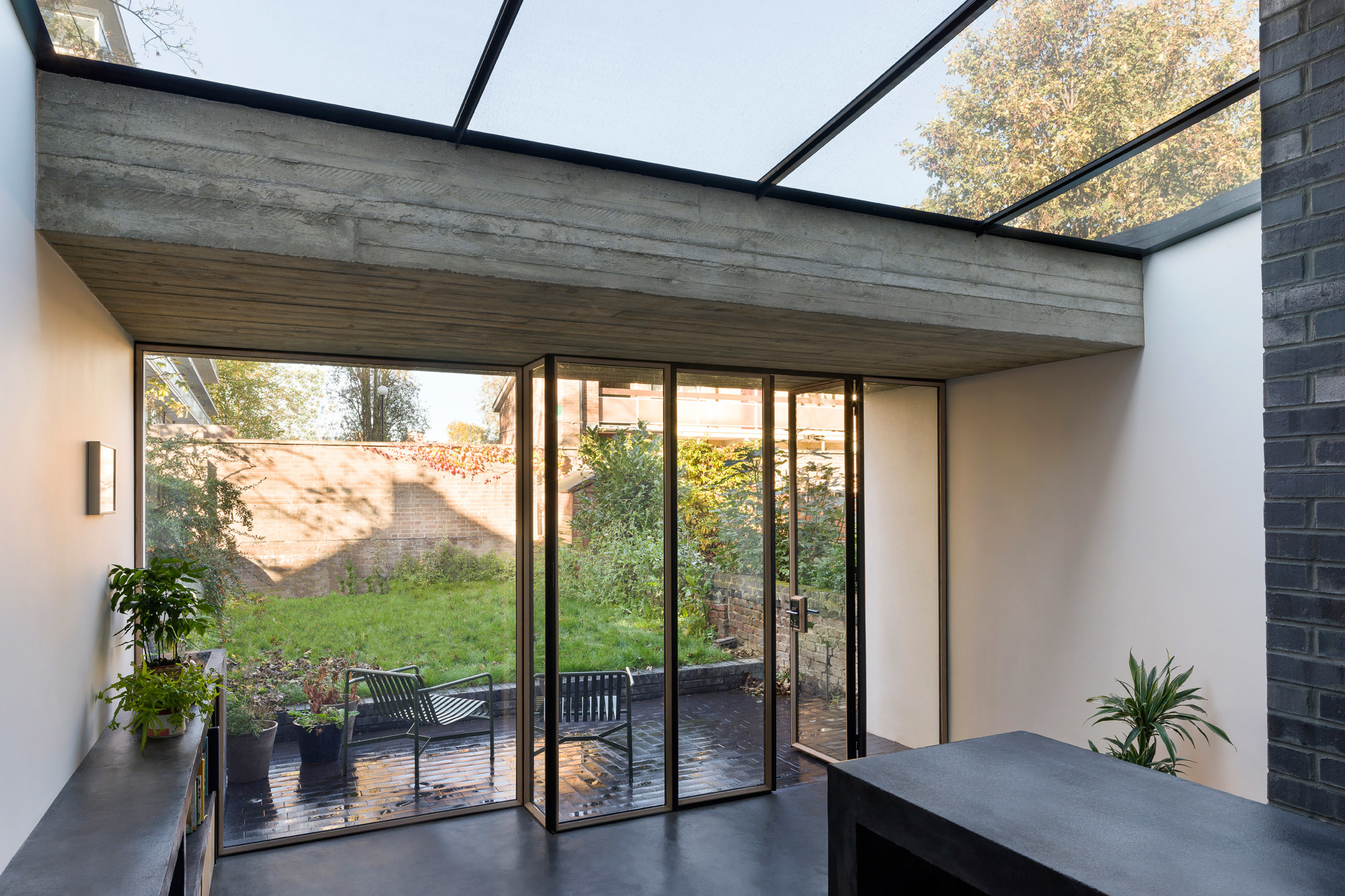 Concrete & Clay House - Gundry + Ducker