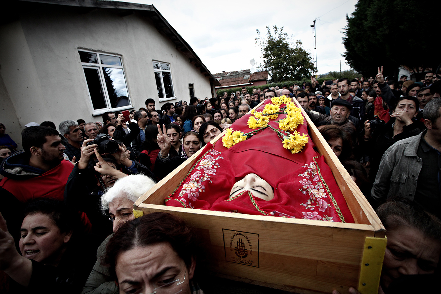 Funeral ceremony Dilek Dogan, Istanbul - Alexandros Michailidis ...