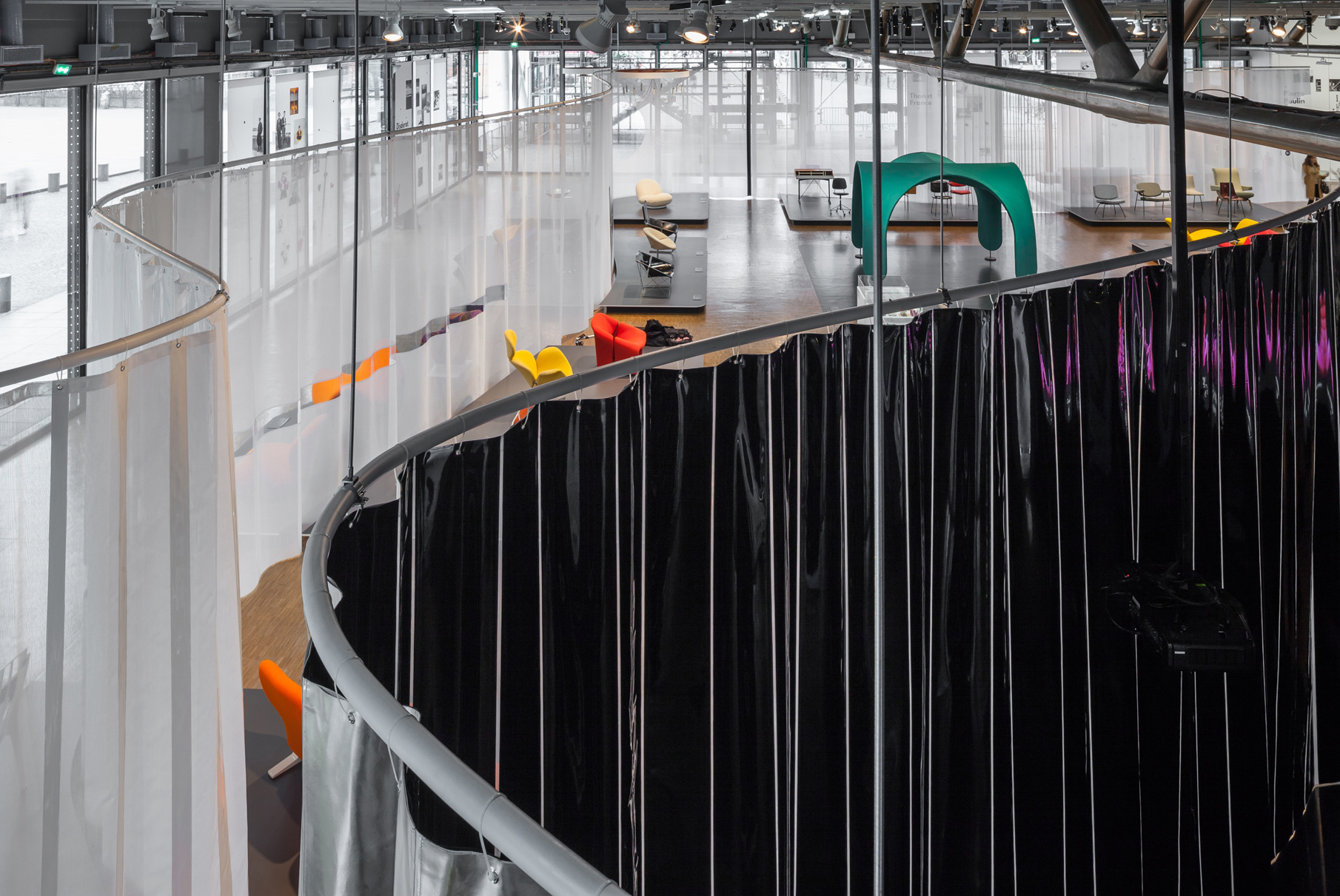 Pierre Paulin ‘’Muted scenery‘’ - Inside Outside