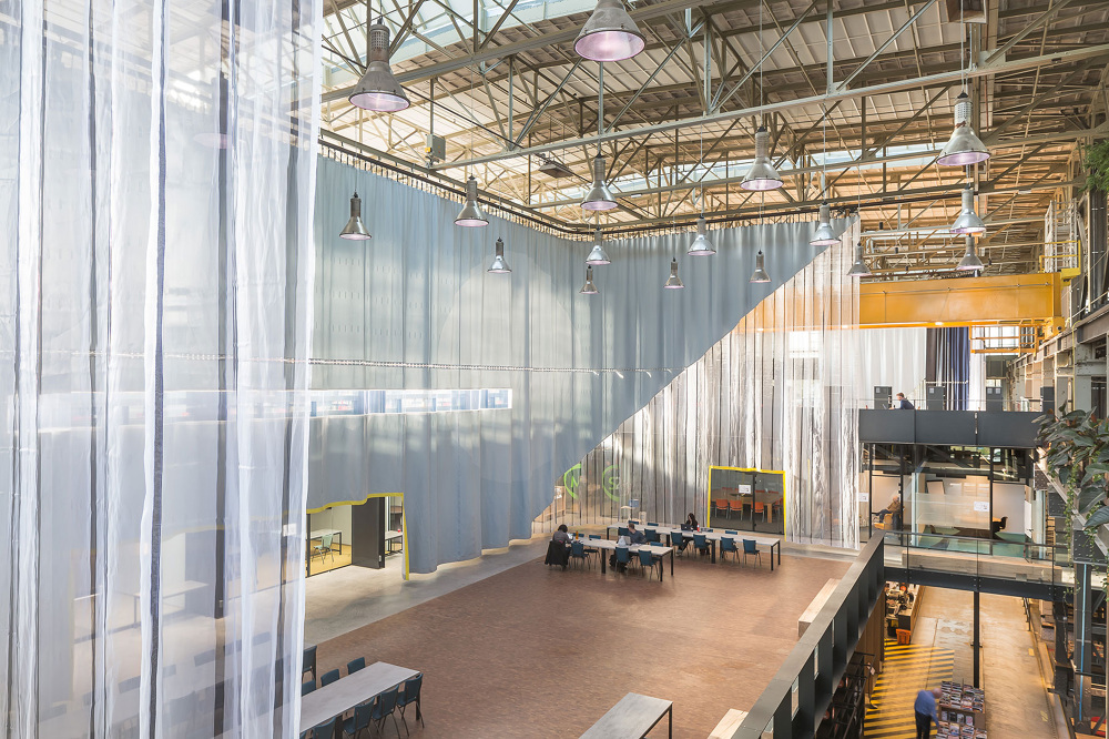 Transversal LocHal - Inside Outside