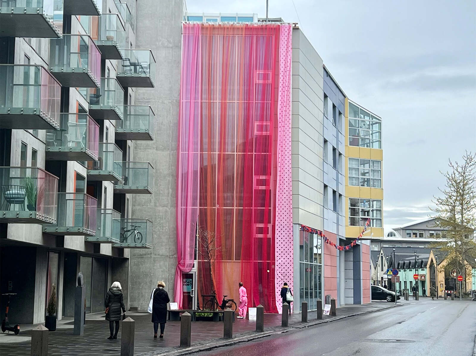 Grofarhus Library Reykjavík - Inside Outside