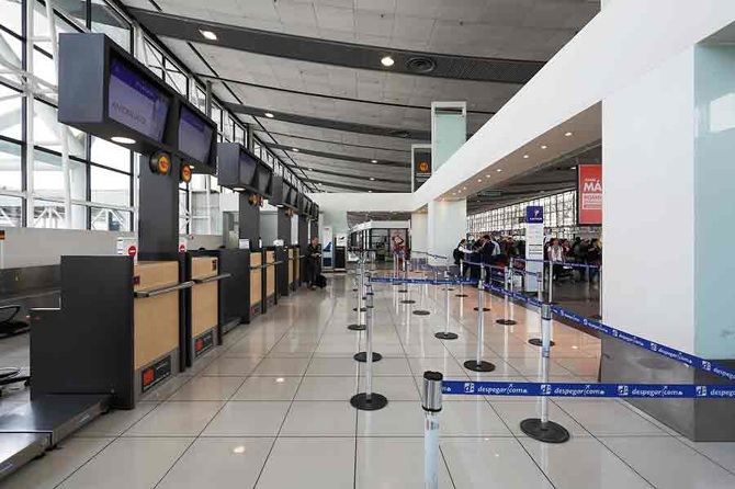 Domestic Check-In Area and Luggage Yard - Clemente Guarda Architect