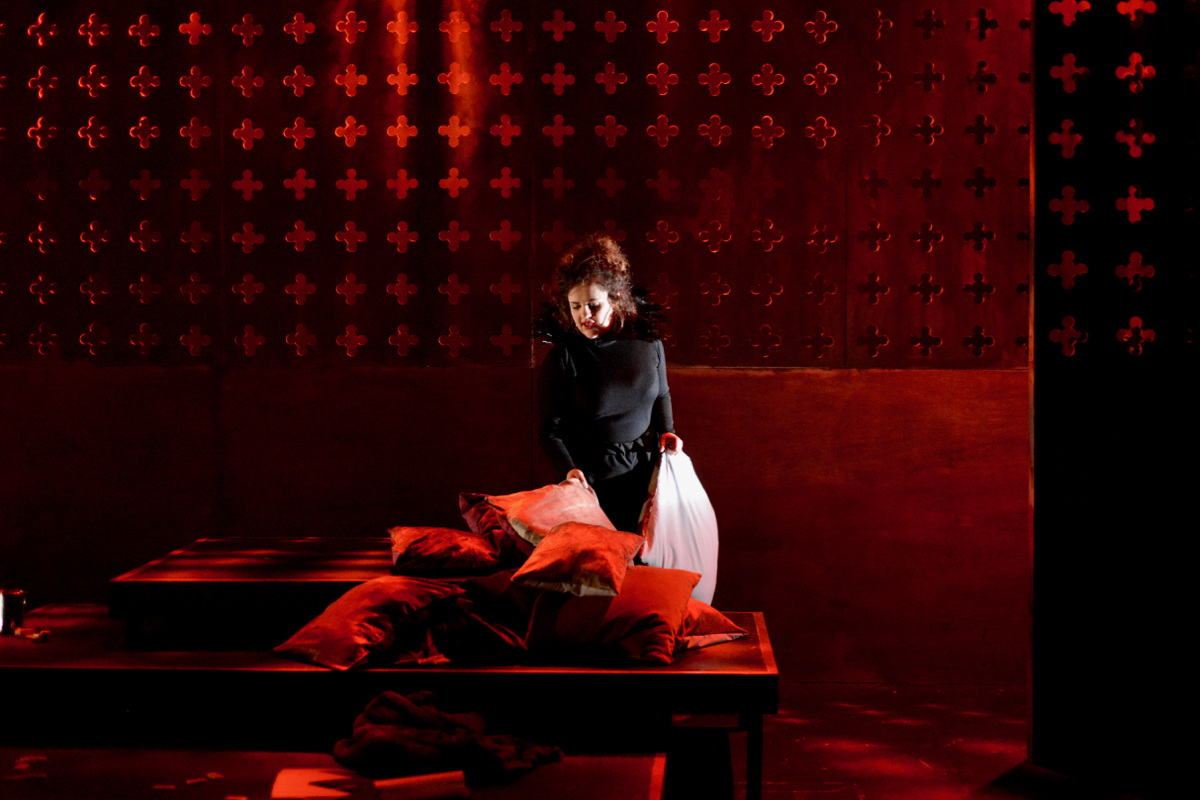 Mary Queen of Scots Got Her Head Chopped Off - Elissa Webb