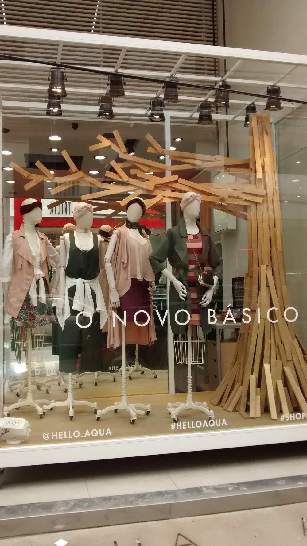 AQUA - Styling - Cabide Criativo