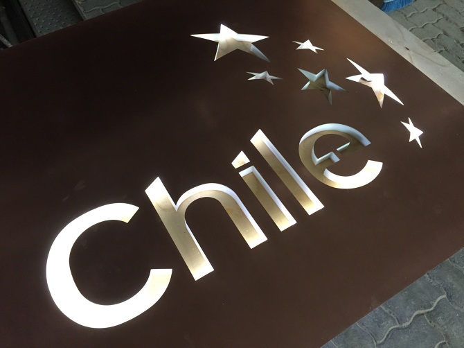 LETRERO CHILE EXPOMILAN - No Ordinary Things