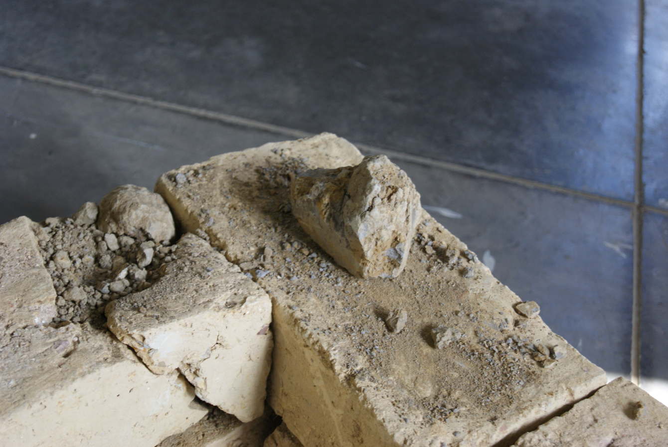 Casa Parapeto: construir y habitar con tierra - Gabriela De Castro