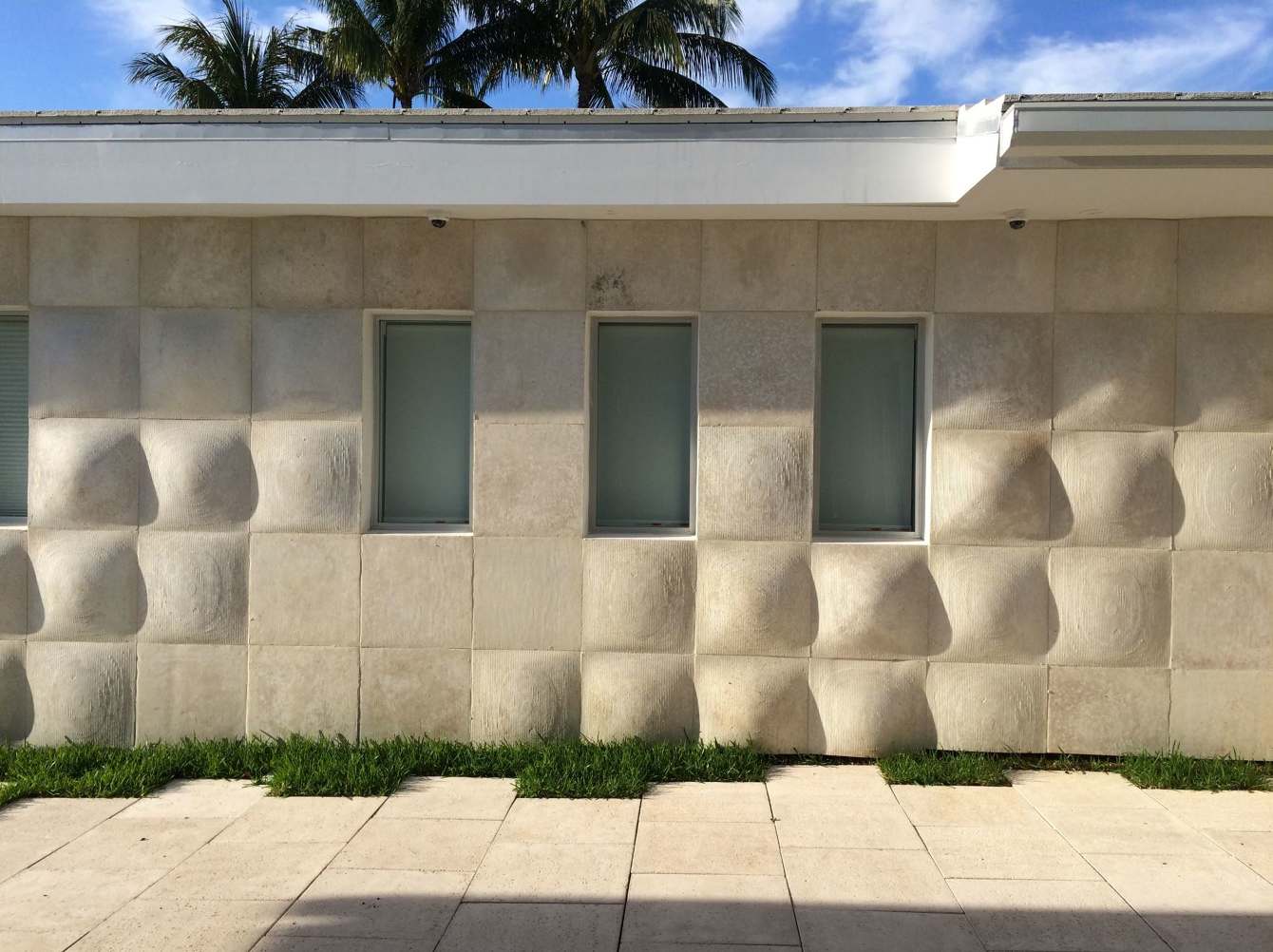 EXOTIC CONCRETE HOUSE - GELPI PROJECTS