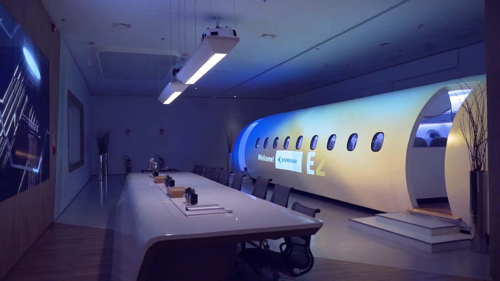 EMBRAER CUSTOMER EXPERIENCE CENTER - Gustavo Visconti