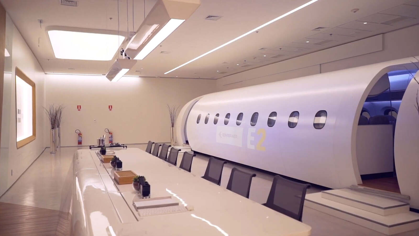 EMBRAER CUSTOMER EXPERIENCE CENTER - Gustavo Visconti