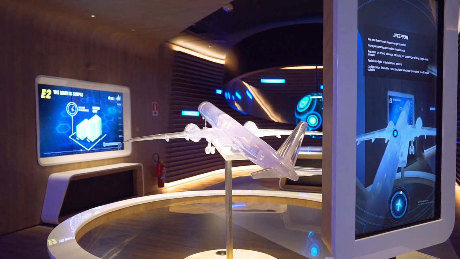 EMBRAER CUSTOMER EXPERIENCE CENTER - Gustavo Visconti