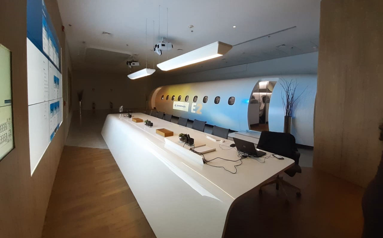 EMBRAER CUSTOMER EXPERIENCE CENTER - Gustavo Visconti