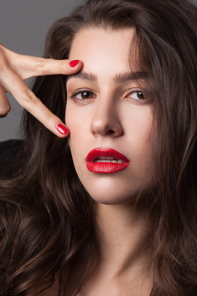 Actress Kseniya Radchenko - omelente.com