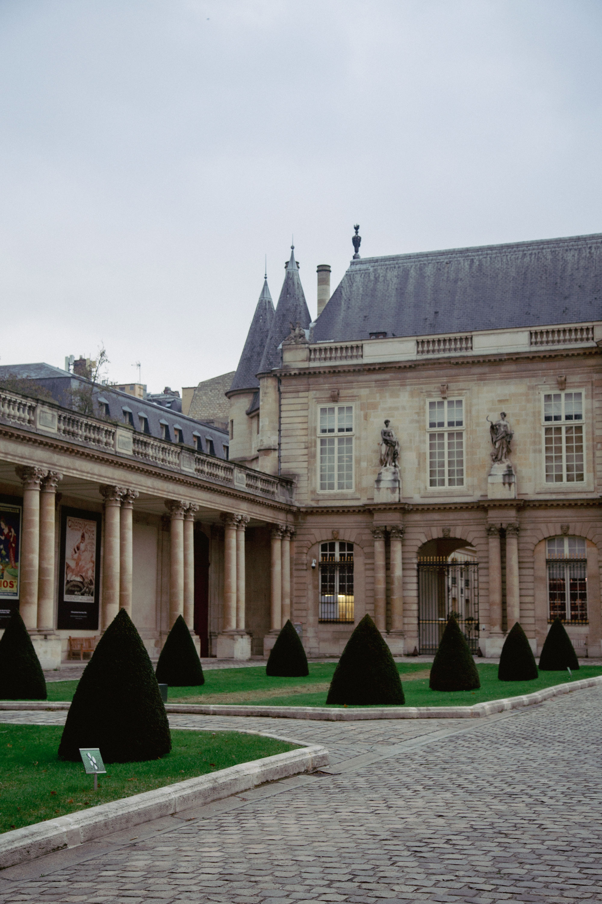 Paris - Sophie Knight