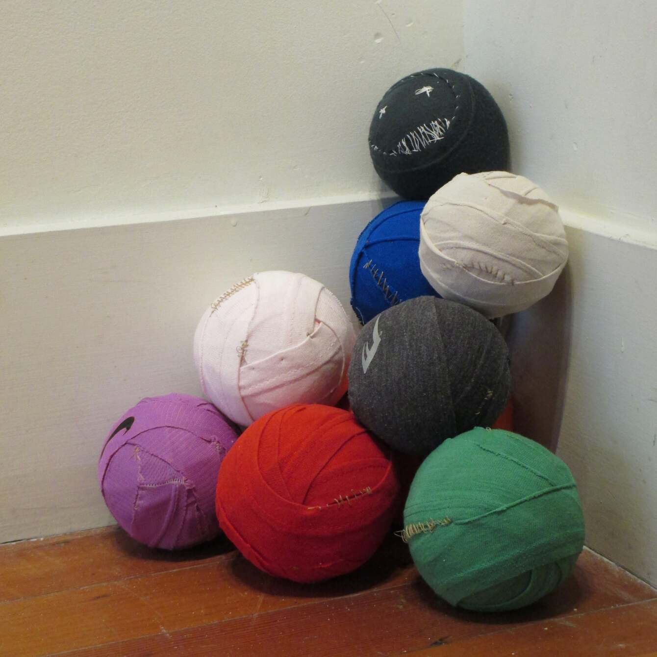 El closet hecho bolas | Closet Balls - joshuasolis.org
