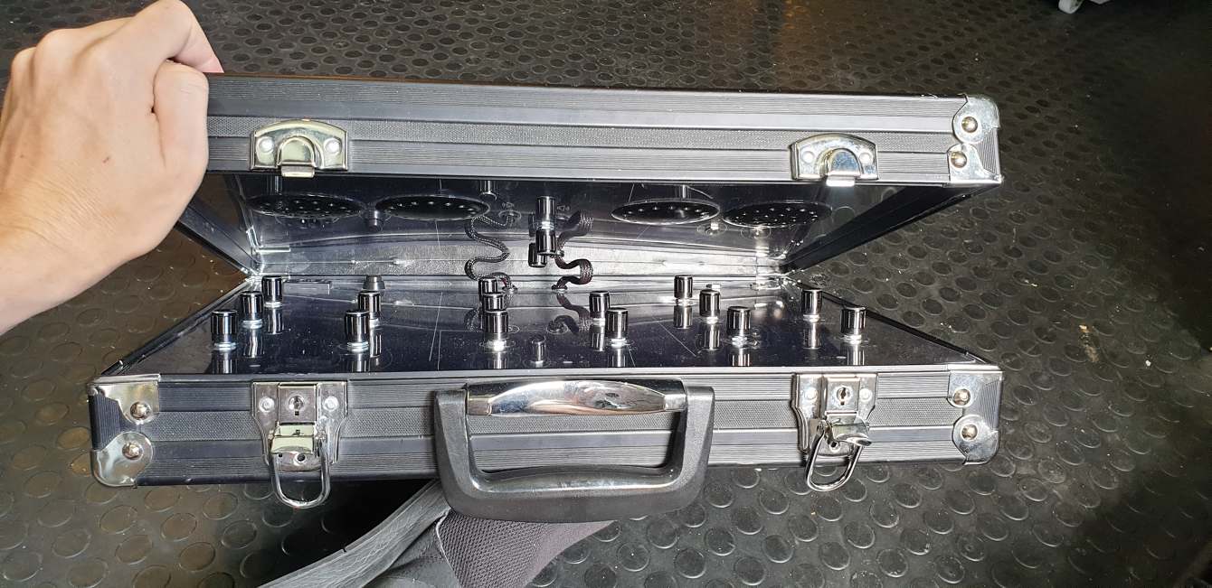 Suitcase Synth - Max Björverud