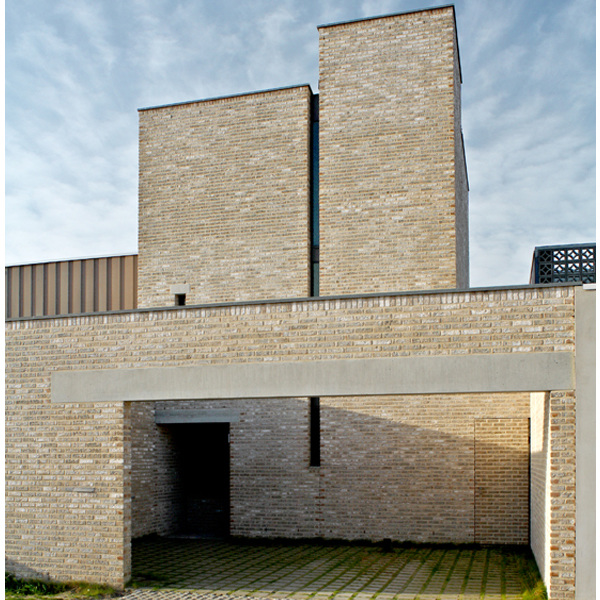 tower house - mir