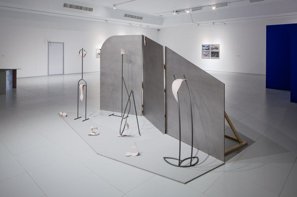 THE INHALATION OF AN OCEANIC CARBON BREADTH Athanasios Argianas, Anne ...