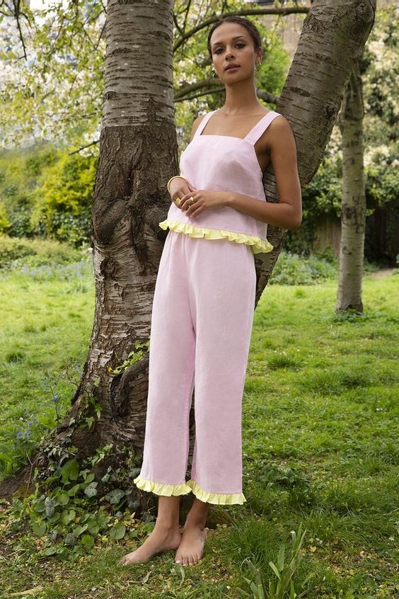 DORA LARSEN - Vicky Chadeyron