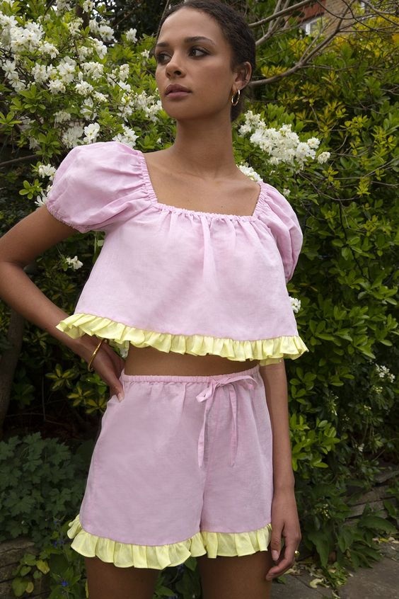 DORA LARSEN - Vicky Chadeyron