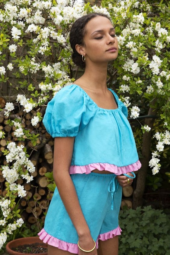 DORA LARSEN - Vicky Chadeyron