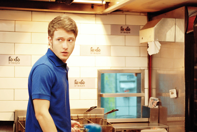 Sassi Keshet never eats Falafel - Nimrod Shapira | Video Director ...