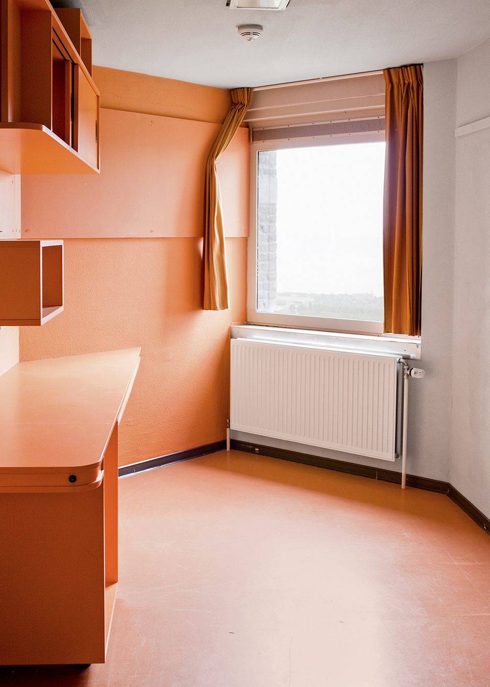 Designs for discomfort - Lynne Brouwer