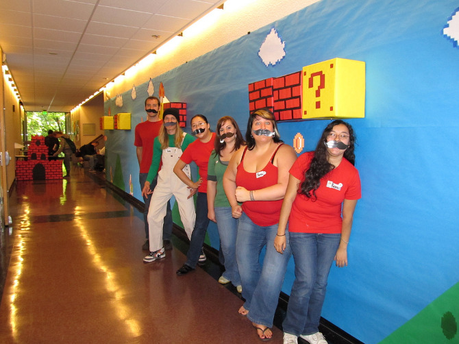 8 BIT HALLWAY - Circle Pit