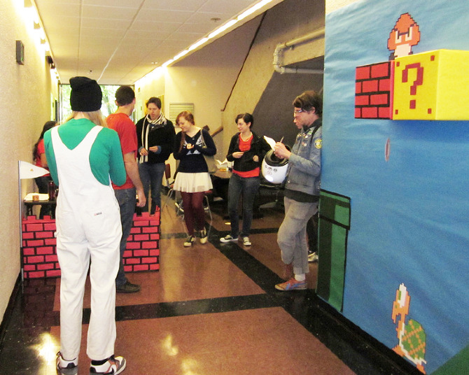 8 BIT HALLWAY - Circle Pit